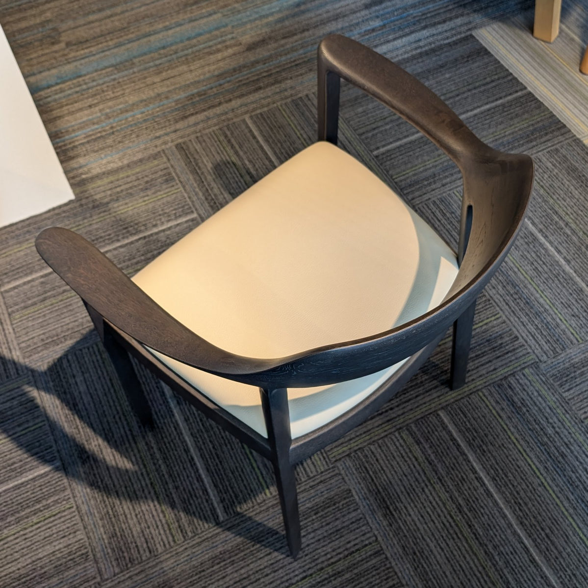 轉數快可享額外折扣優惠 | DISCONTINUED | Wing Lux Arm Chair | Authorized Dealer for ...