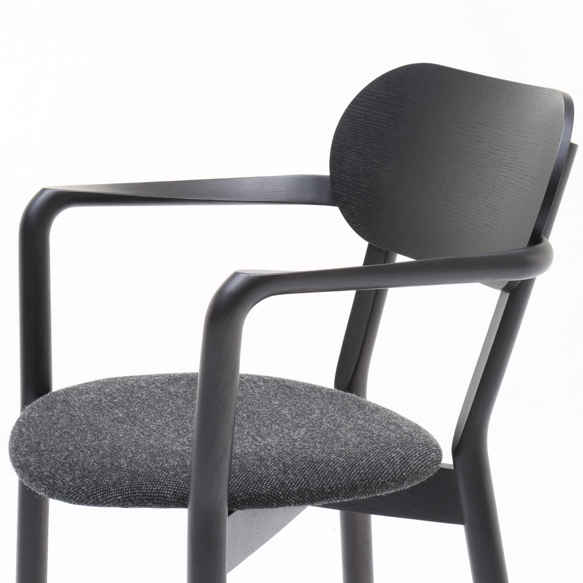 CASTOR ARM CHAIR PLUS PAD black– OUT OF STOCK